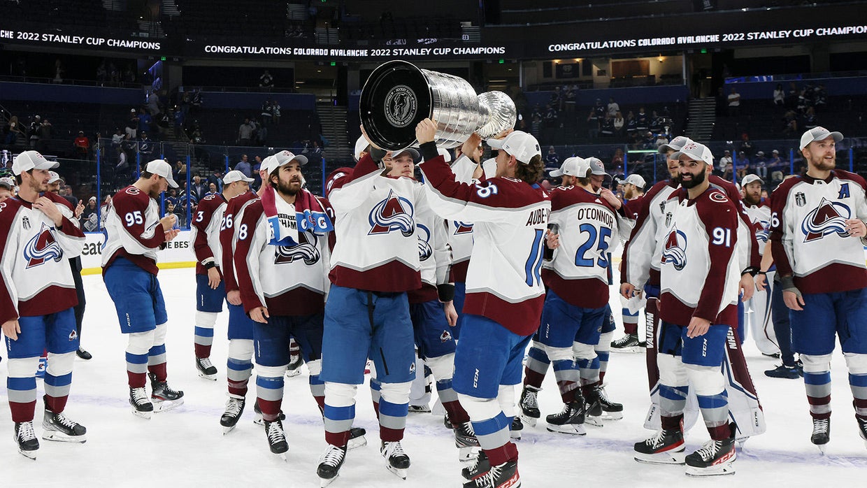 After parade, work begins for Avs in bid to repeat as champs - CBS Colorado