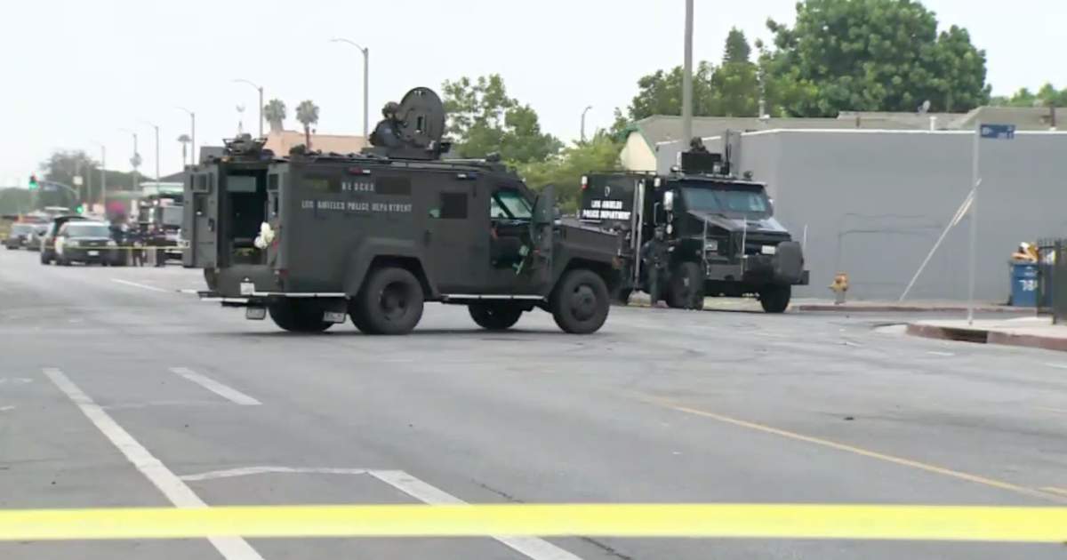 LAPD, SWAT arrest attempted murder suspect in South LA following hours ...