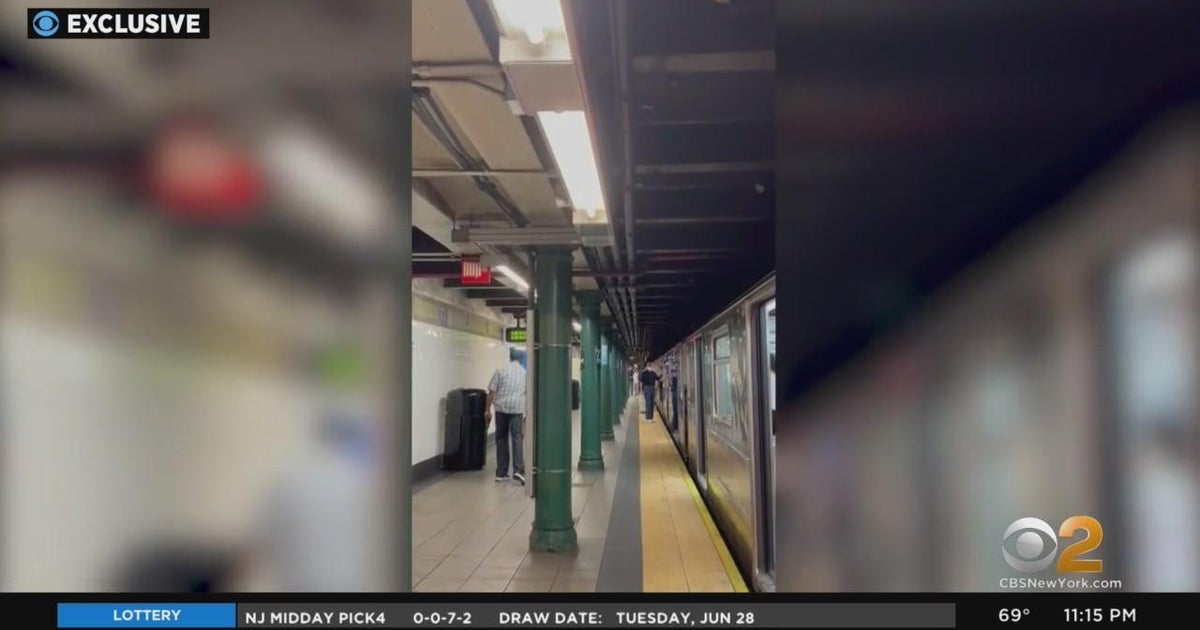 Man pulls out gun on subway after allegedly being threatened - CBS New York