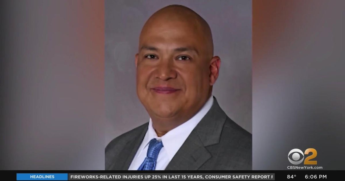 Uvalde School District police chief resigns from City Council - CBS New ...