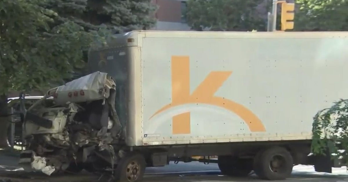Box truck slams into parked cars on Brooklyn street - CBS New York