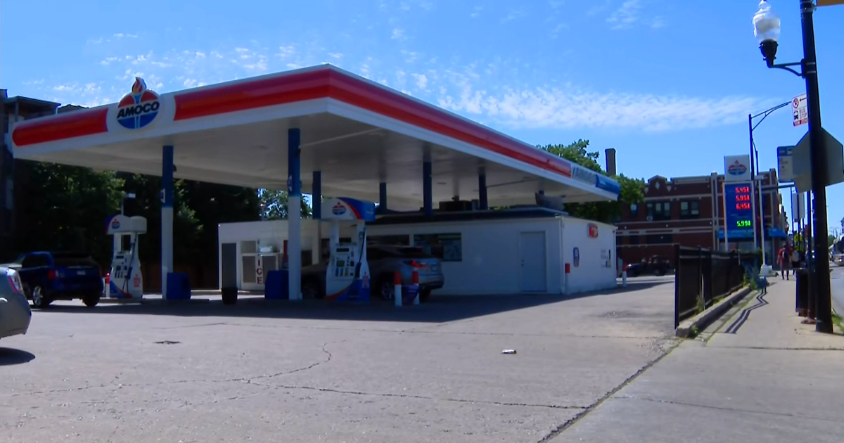 Mayoral candidate Willie Wilson holds fifth gas giveaway in Chicago ...