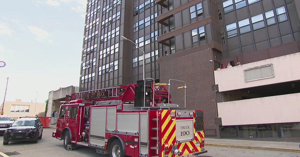 Fire breaks out at apartment building in McKeesport - CBS Pittsburgh