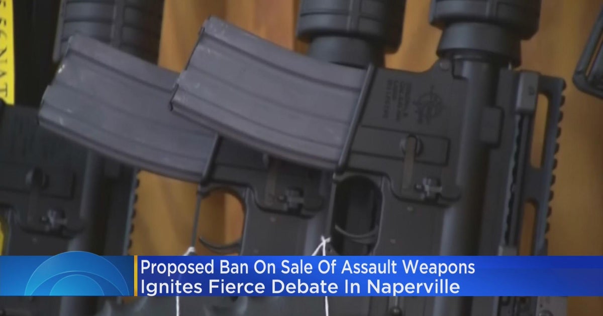 Naperville city council listens to residents regarding proposed assault weapons ban - CBS Chicago