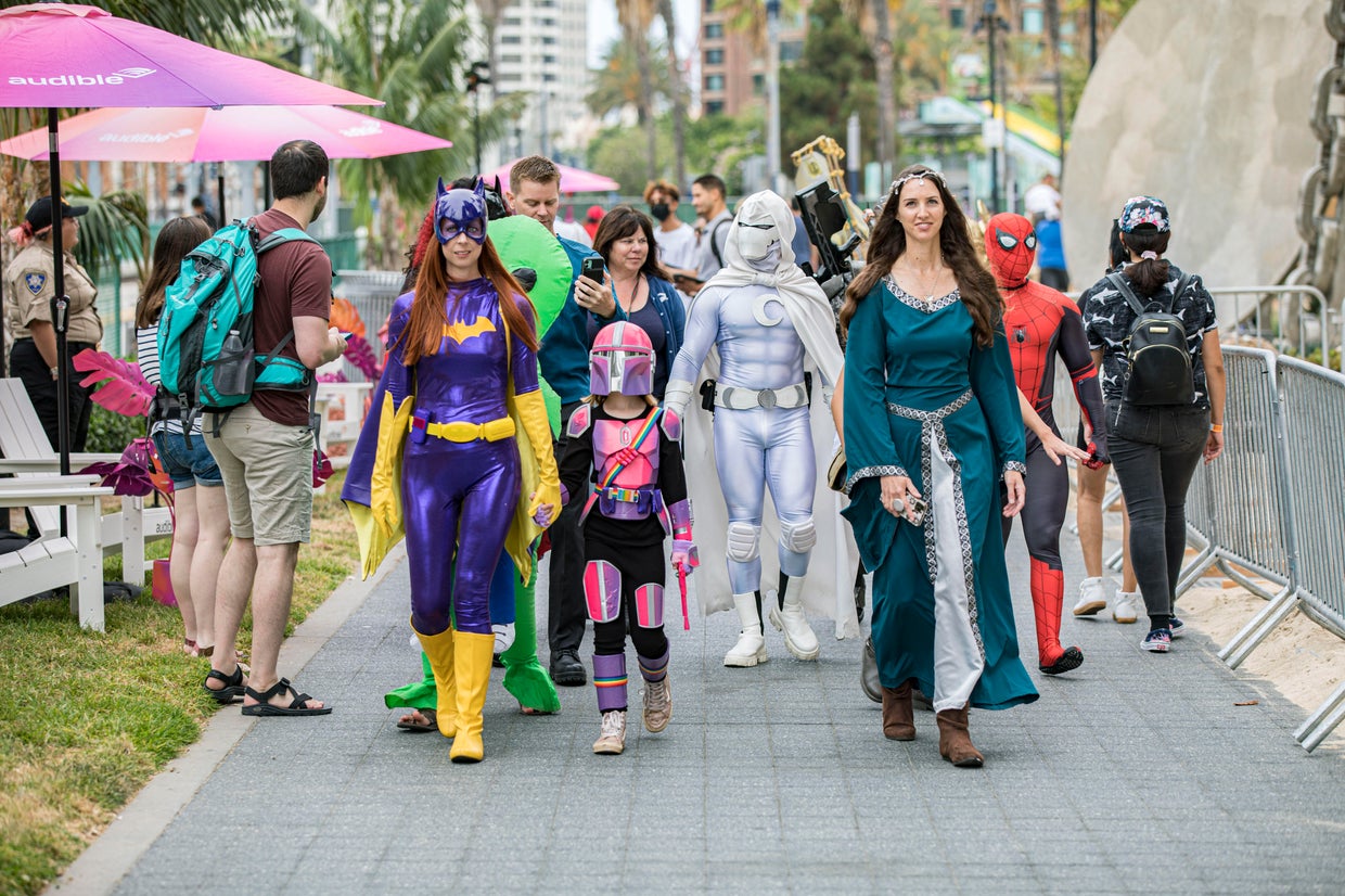 Comic-Con returns in full force with costumes, crowds - CBS Los Angeles