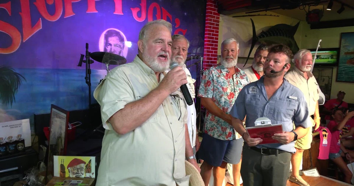 Ernest Hemingway look-alikes vie for victory in Key West contest - CBS ...