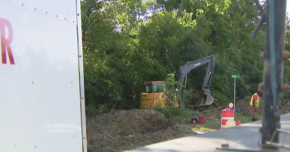Water restored in Dixmoor following water main breaks - CBS Chicago