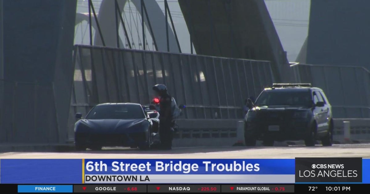 Police shutdown 6th Street bridge to traffic in both directions - CBS ...