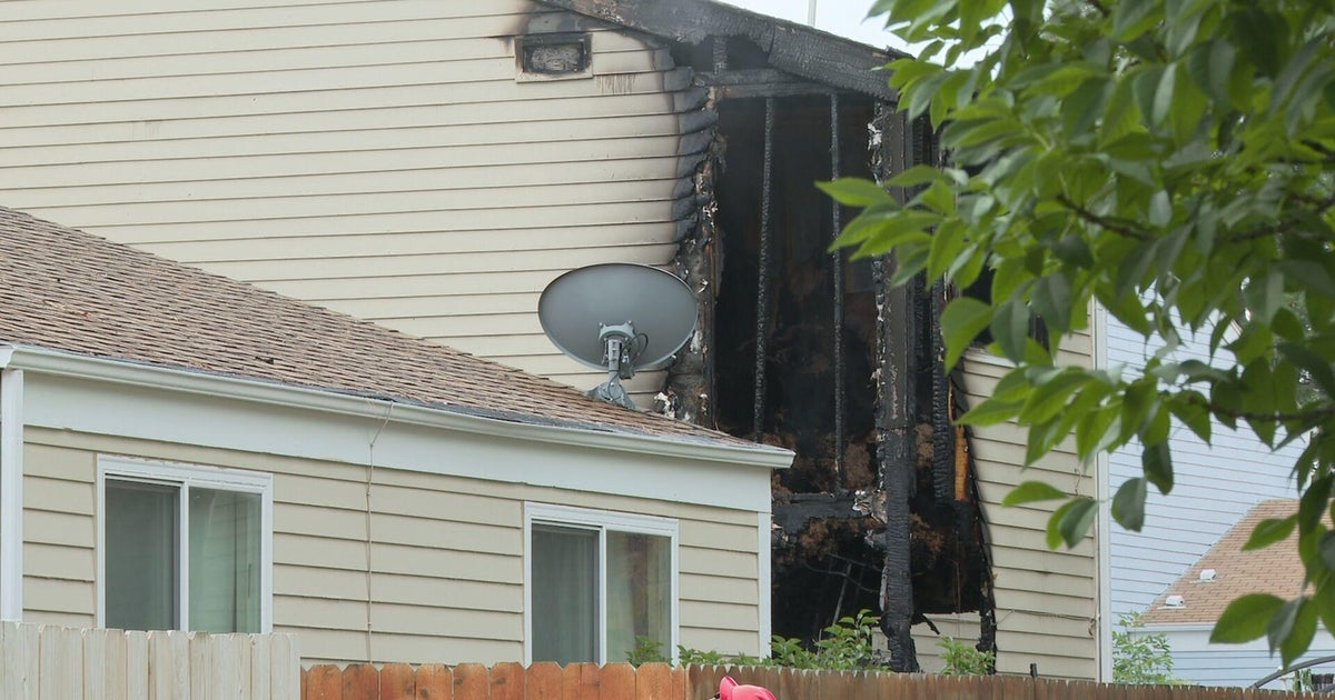 1 dies after being found inside burning home in Aurora - CBS Colorado