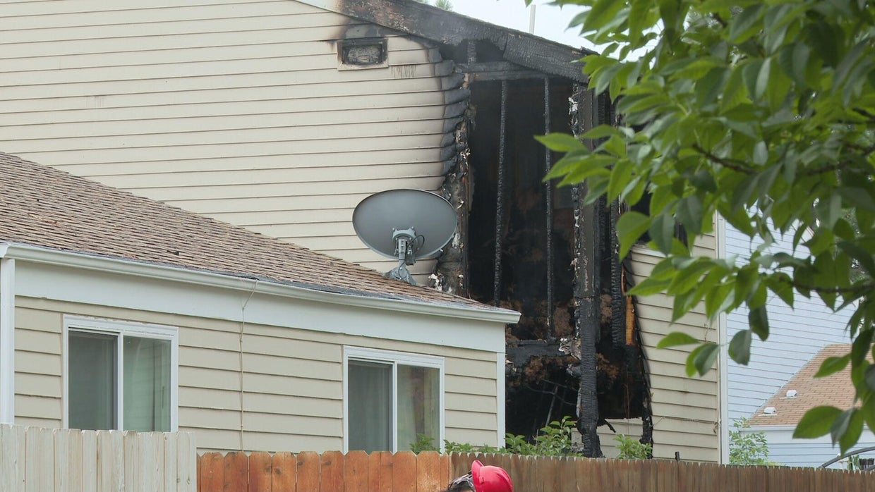 1 dies after being found inside burning home in Aurora - CBS Colorado