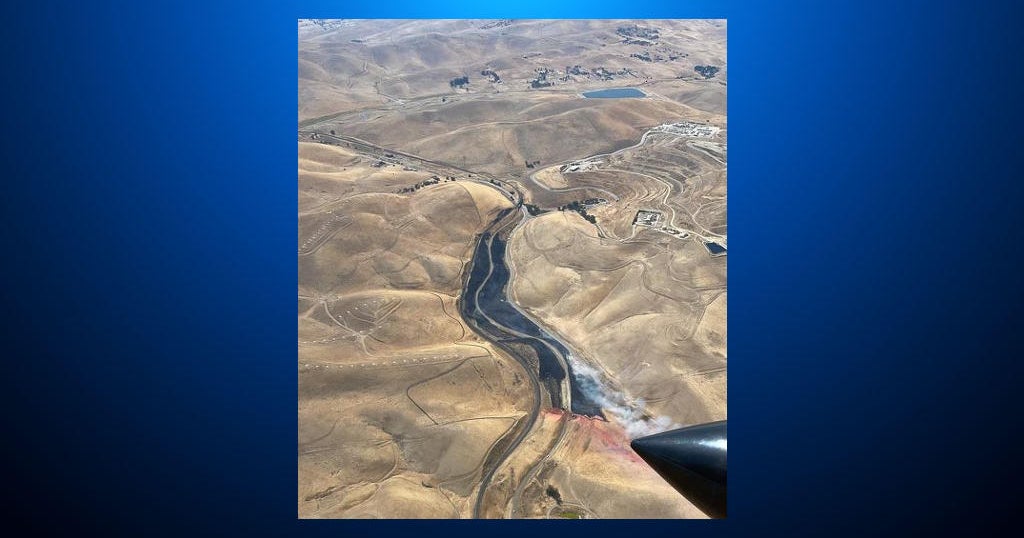 Crews respond to brush fire burning near Altamont Pass - CBS San Francisco