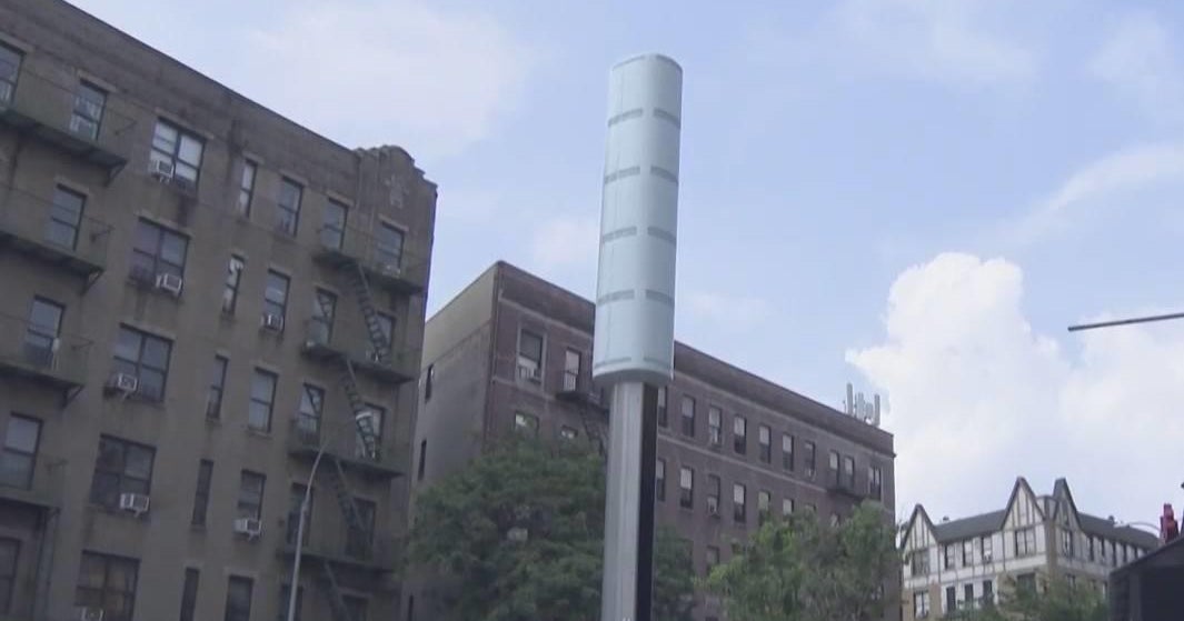 LinkNYC 5G kiosks offer better Wi-Fi in underserved communities - CBS ...