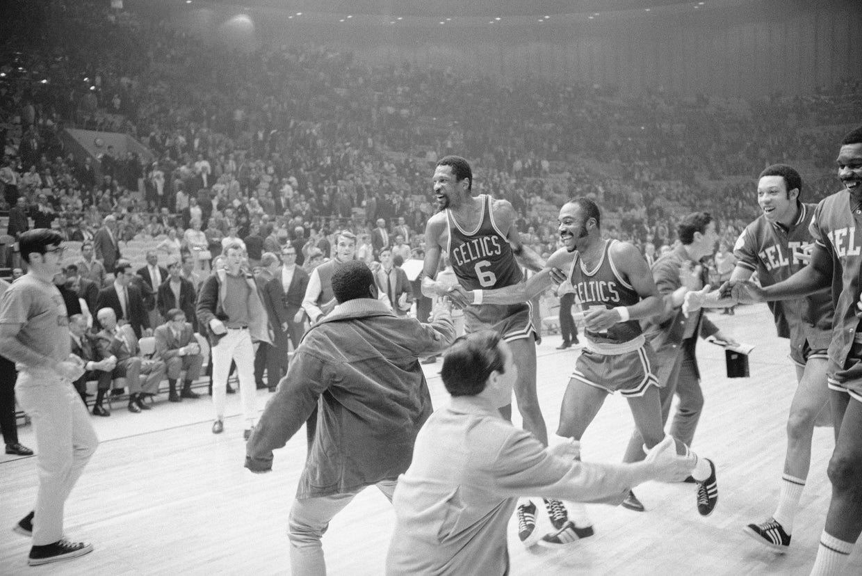 Bill Russell, Boston Celtics legend and social justice activist, dies ...