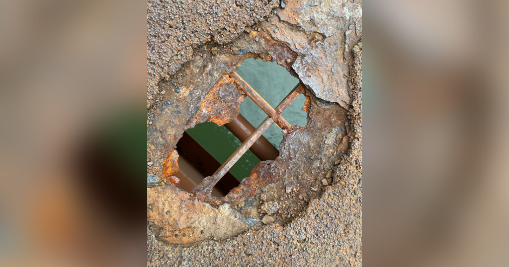 Pedestrians worried about holes in Smithfield Street Bridge's sidewalks ...