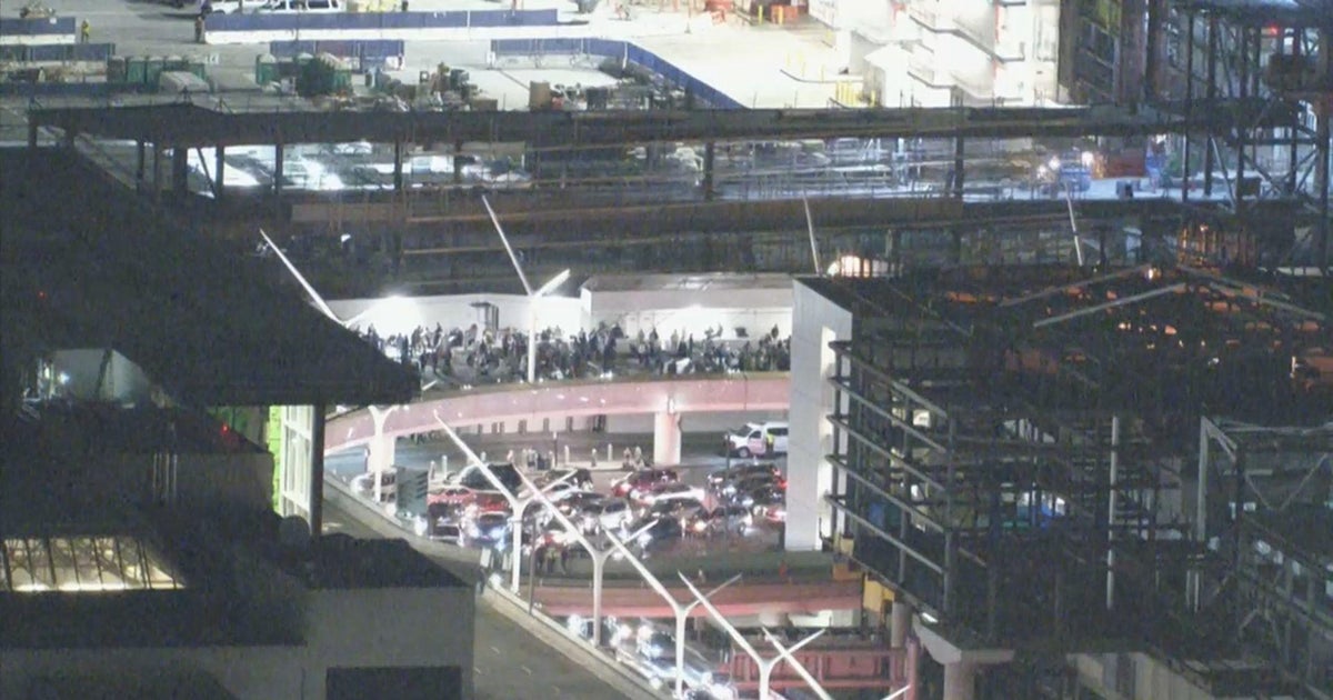 Suspicious item shuts down terminal 3 at LAX, causes massive traffic ...