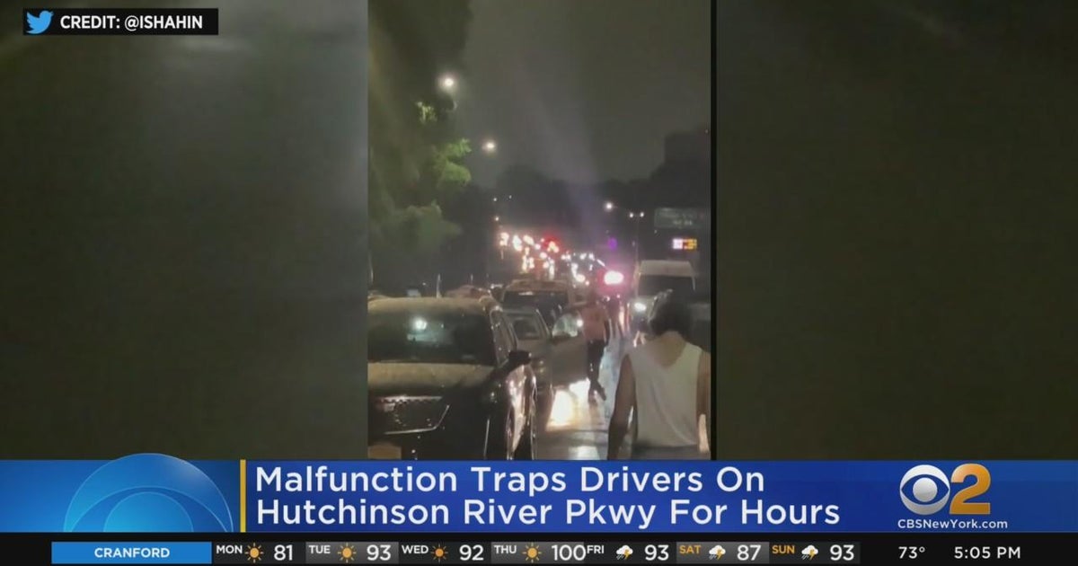 Drivers stranded for hours due to Bronx drawbridge malfunction - CBS ...