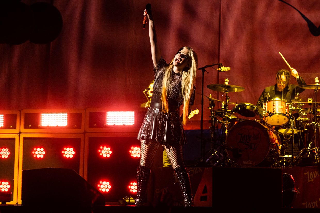 Photos: Machine Gun Kelly lands at Oakland Arena