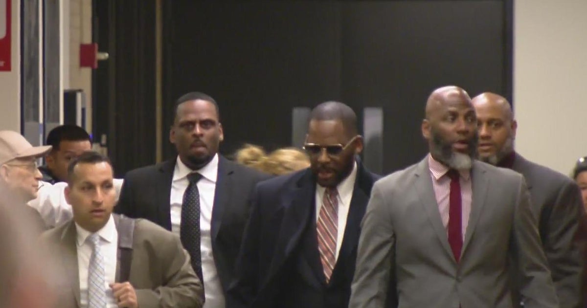 Former prosecutor in R. Kelly case again accused of misconduct - CBS ...