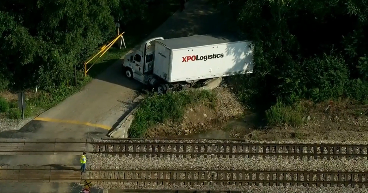 Metra train hits semi-trailer truck in Lemont - CBS Chicago