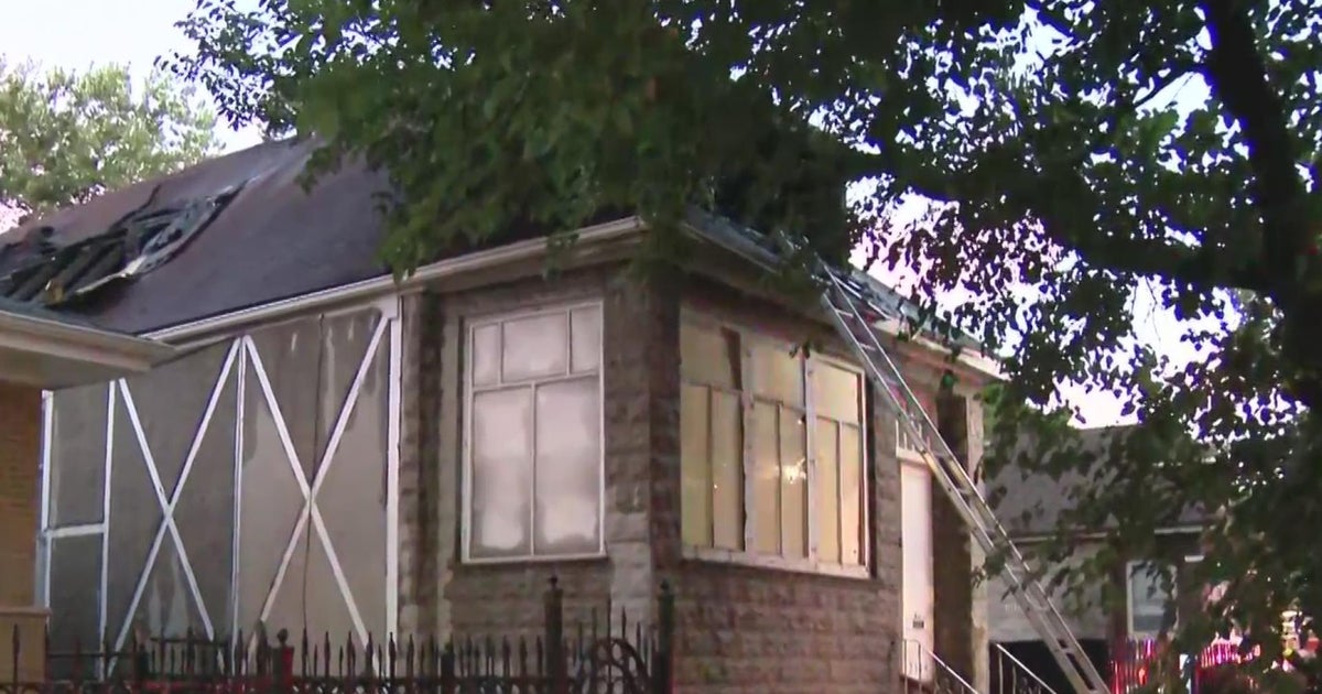 No injuries reported after attic fire in Back of the Yards - CBS Chicago