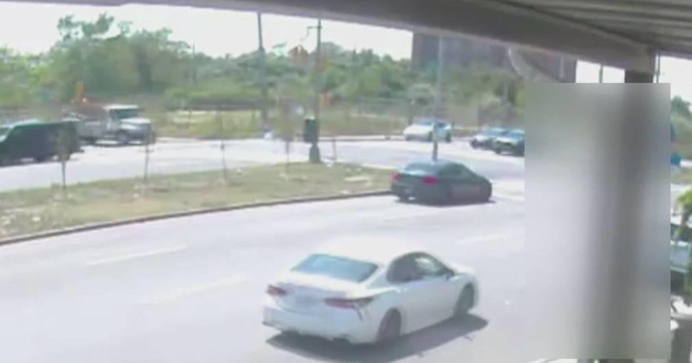 14-year-old boy waiting for bus shot in Queens, NYPD says - CBS New York