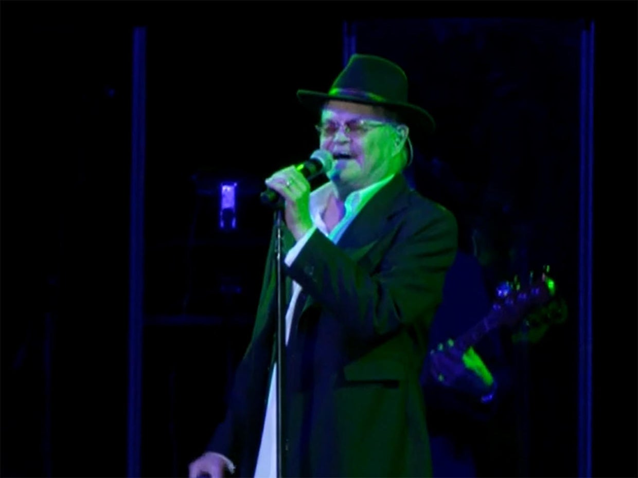 Micky Dolenz, the last living Monkee, on keeping the music alive - CBS News