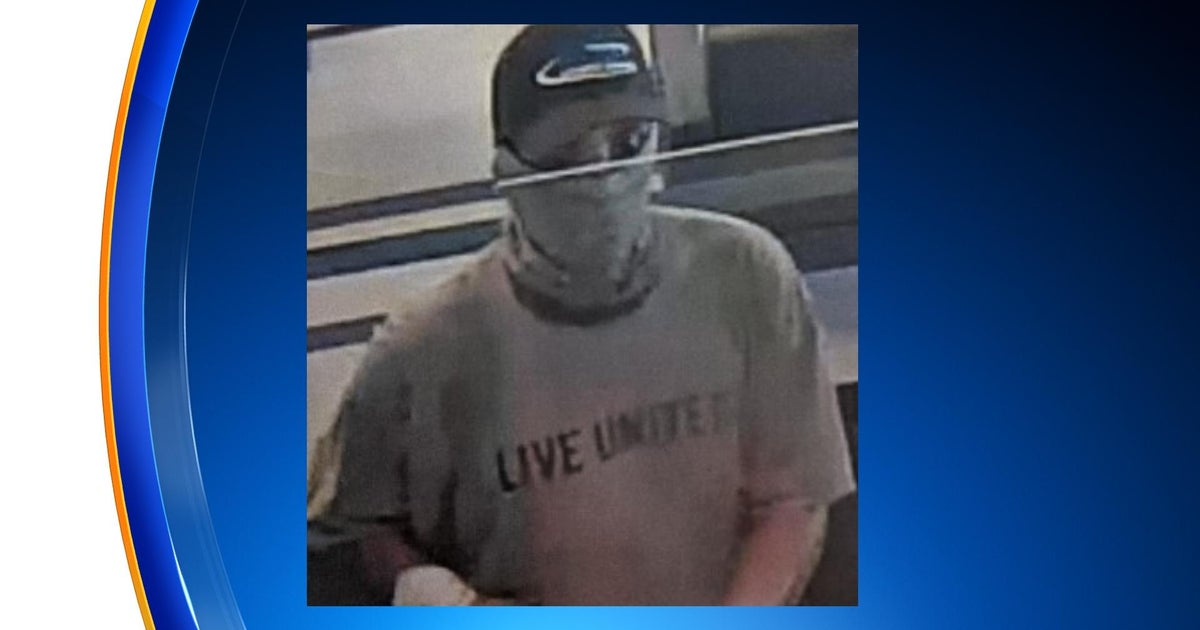 Suspect who robbed bank in Bridgeview remains at large - CBS Chicago