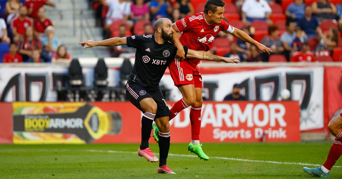 Miami loses Pozuelo to red card; Red Bulls rally for win - CBS New York