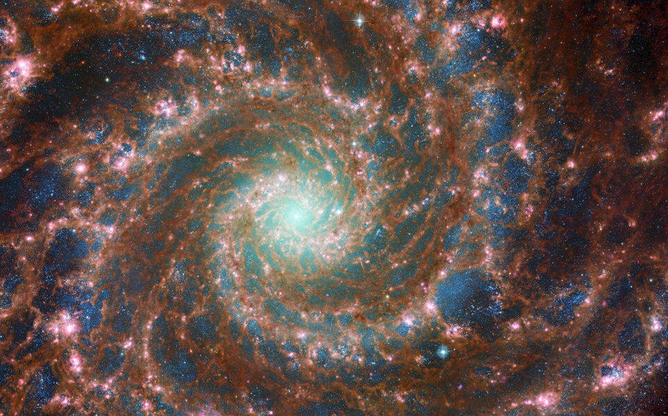 Spectacular image of heart of Phantom Galaxy highlights power of Webb ...