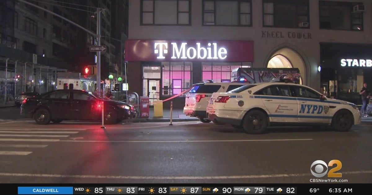 Man stabbed to death in Chelsea - CBS New York