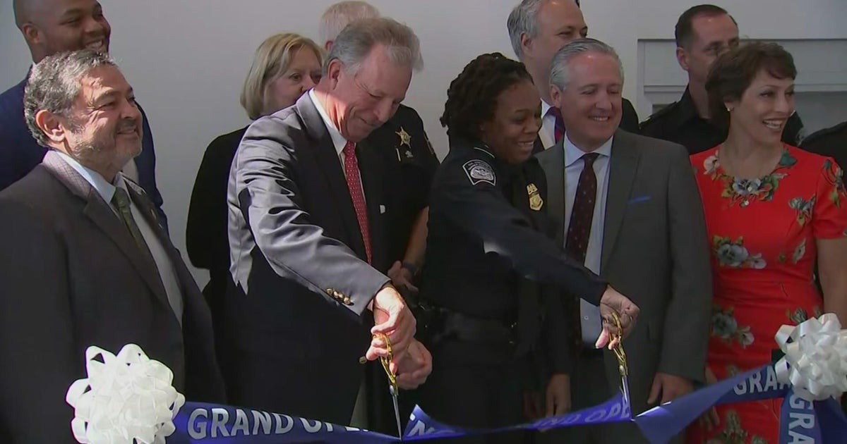 DuPage Airport unveils major upgrade to customs facility - CBS Chicago