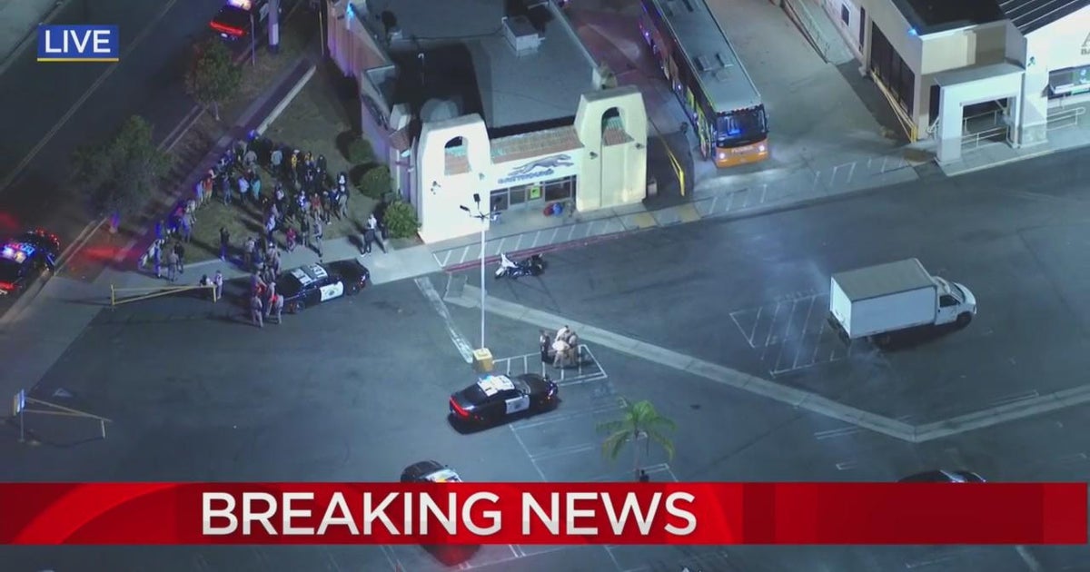 Lapd Takes Murder Suspect Off Bus In Sylmar Cbs Los Angeles