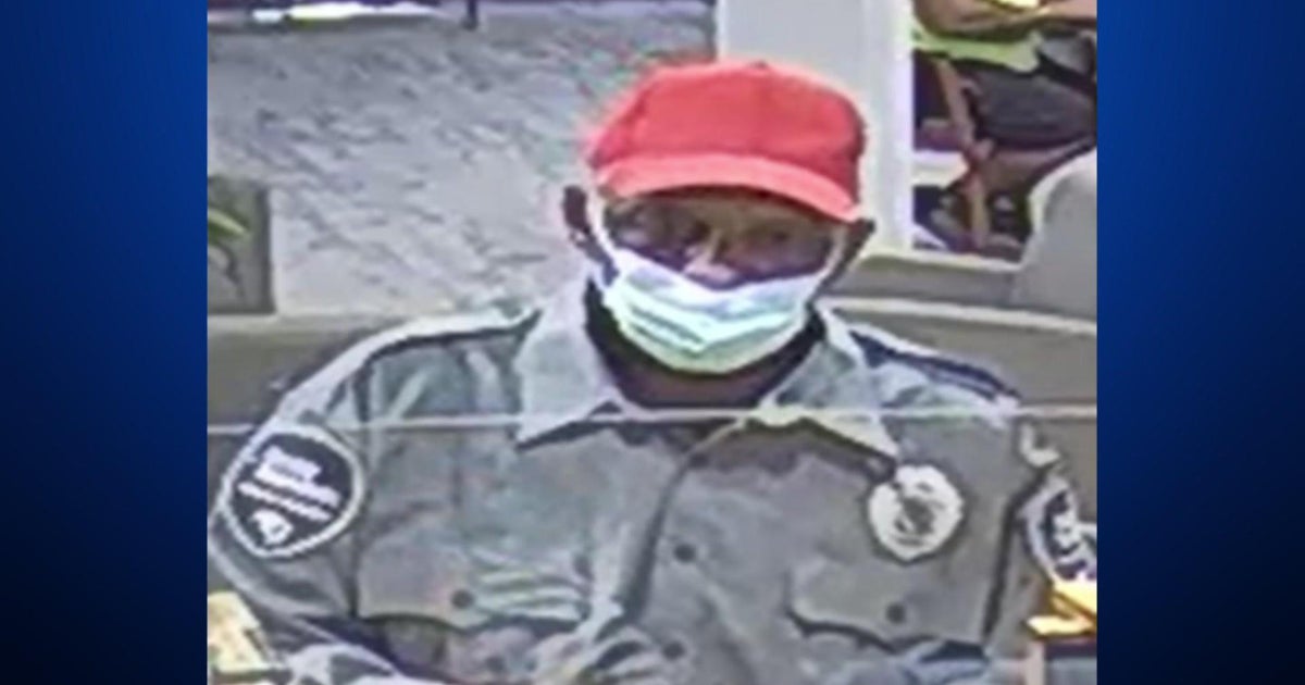 Aurora police search for bank robber that hit Commerce Bank - CBS Colorado