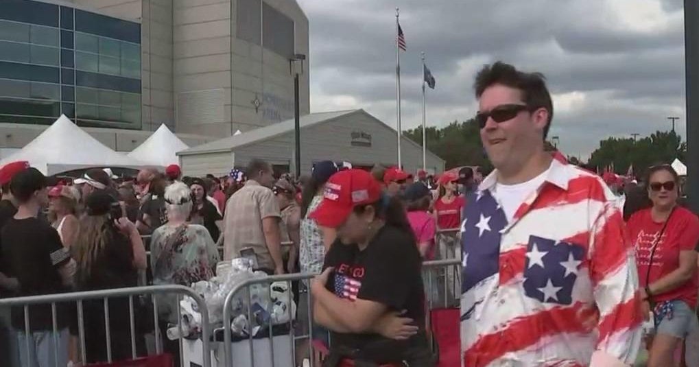 Thousands attend former President Trump's rally for Doug Mastriano, Dr ...