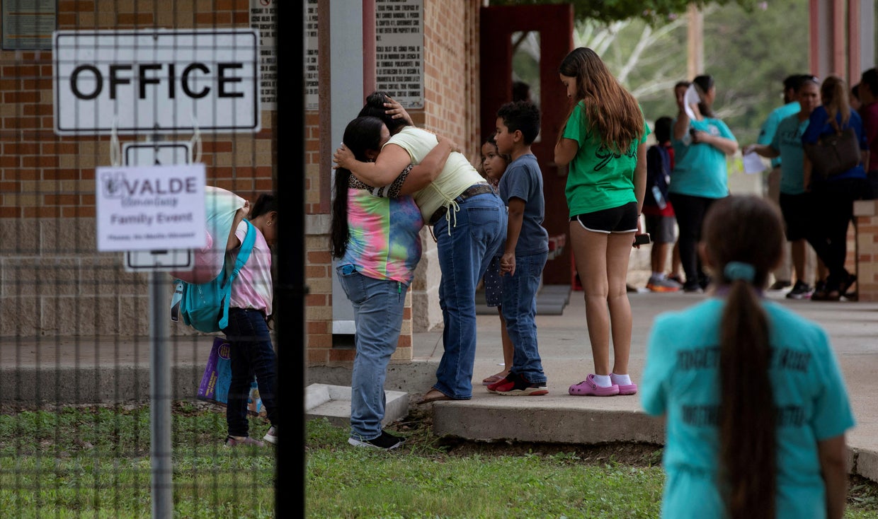 As Uvalde starts school year, mistrust runs high - CBS News