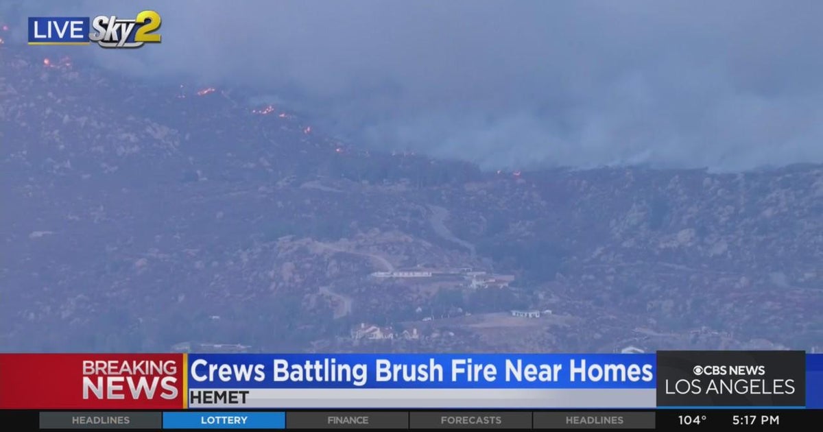 Crews battling 500-acre brush fire in Hemet - CBS Los Angeles