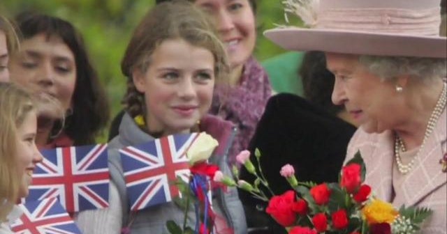 Women, girls find inspiration in Queen Elizabeth - CBS News