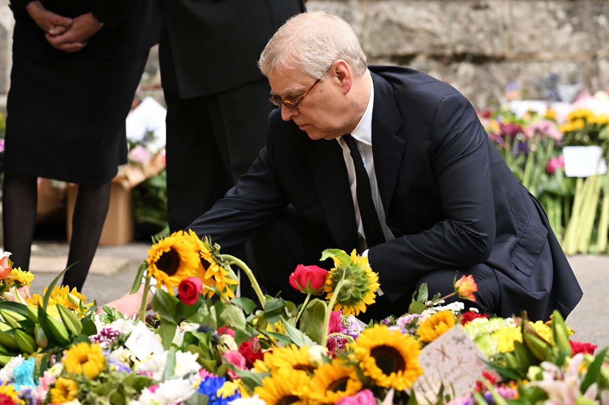 Prince William and Kate, Prince Harry and Meghan greet sea of mourners ... Prince William and Kate, Prince Harry and Meghan greet sea of mourners ...