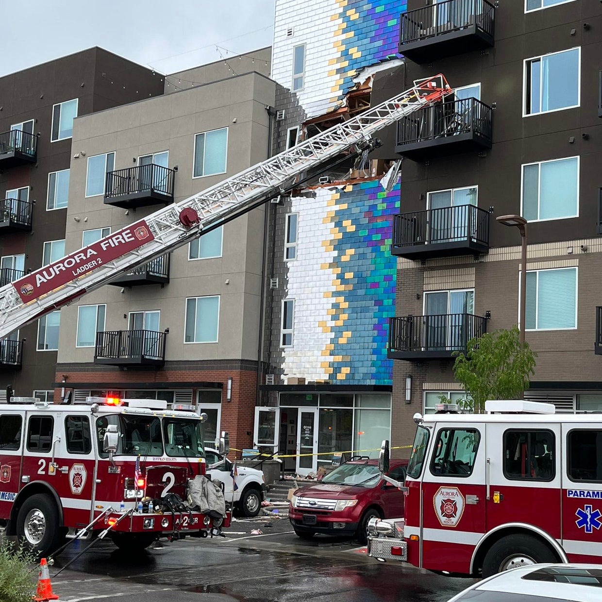 Explosion in Aurora apartment complex sends debris onto the sidewalk ...