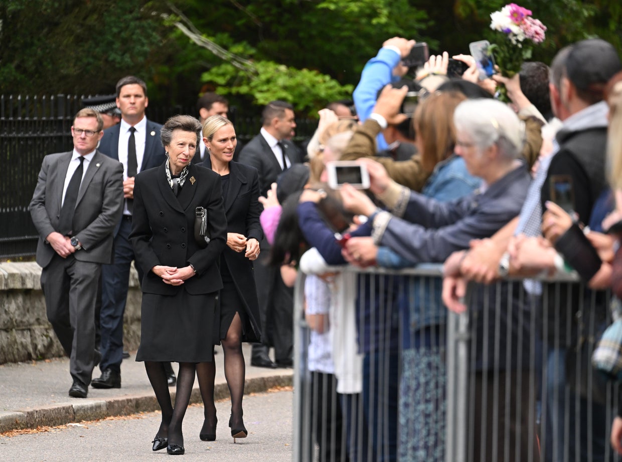 Prince William and Kate, Prince Harry and Meghan greet sea of mourners ... Prince William and Kate, Prince Harry and Meghan greet sea of mourners ...