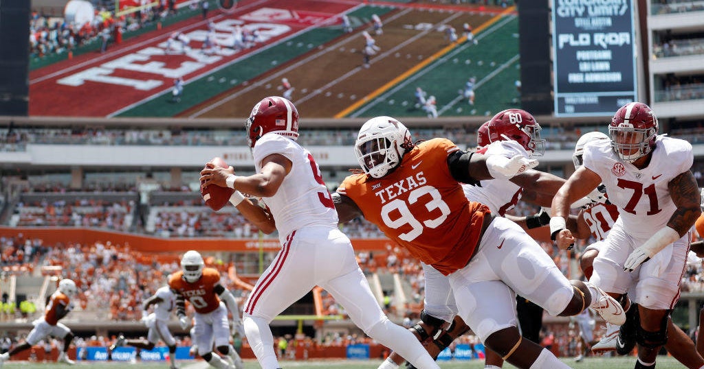 Young, No. 1 Alabama escape Texas on late field goal 20-19 - CBS Texas