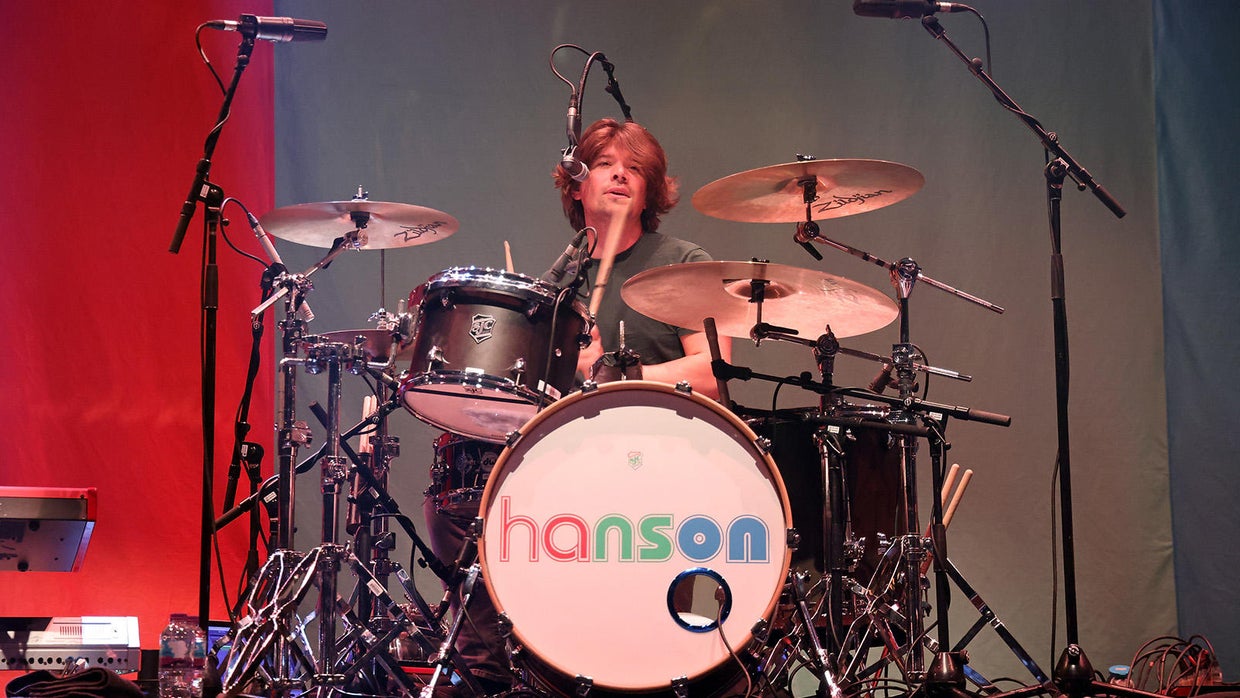 Hanson tour bus involved in crash outside Denver - CBS Colorado