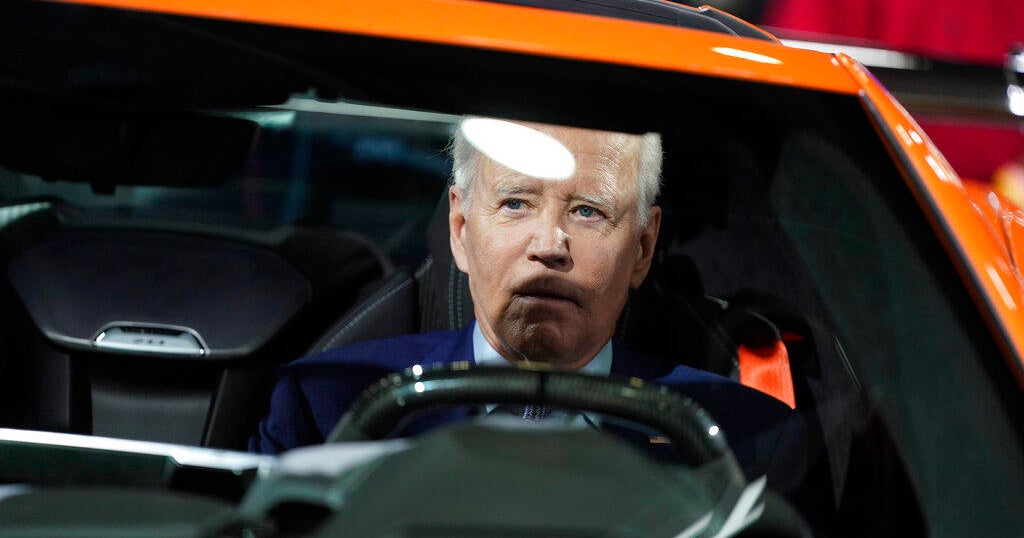 'Car guy' Biden touts electric vehicles at Detroit auto show - CBS Detroit