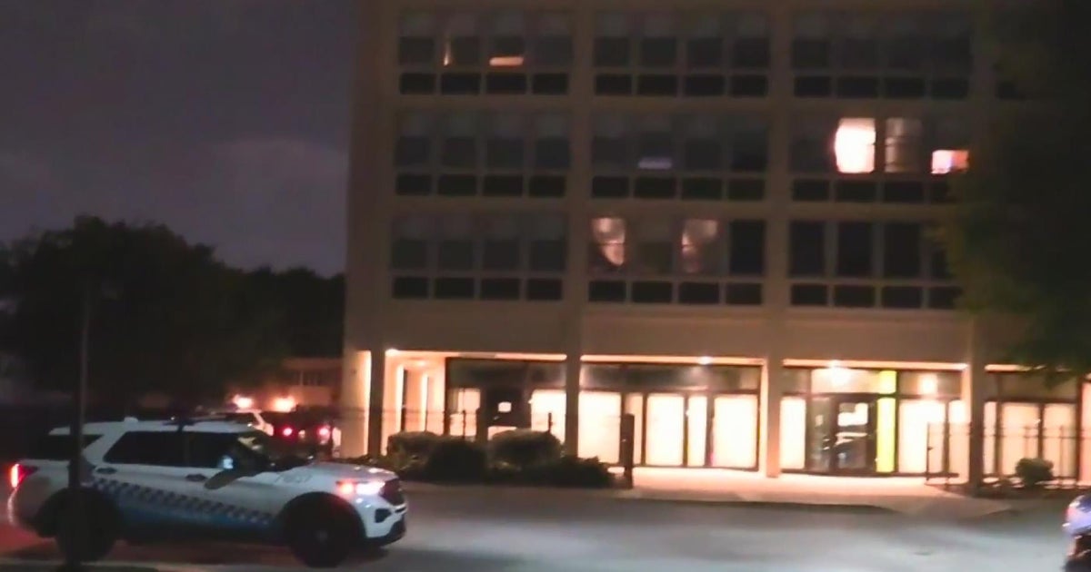 2 children shot minutes apart on Chicago's South Side - CBS Chicago