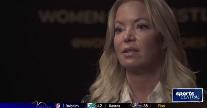 Buss looks back on fans' role in Lakers 2020 title - CBS Los Angeles
