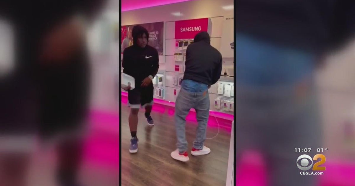 Video of 2 men ransacking T-Mobile store in Orange shocks customers ...