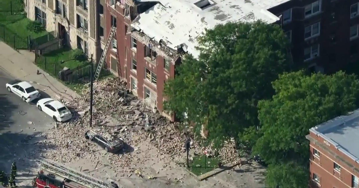 8 people hurt in building explosion, collapse on West Side - CBS Chicago