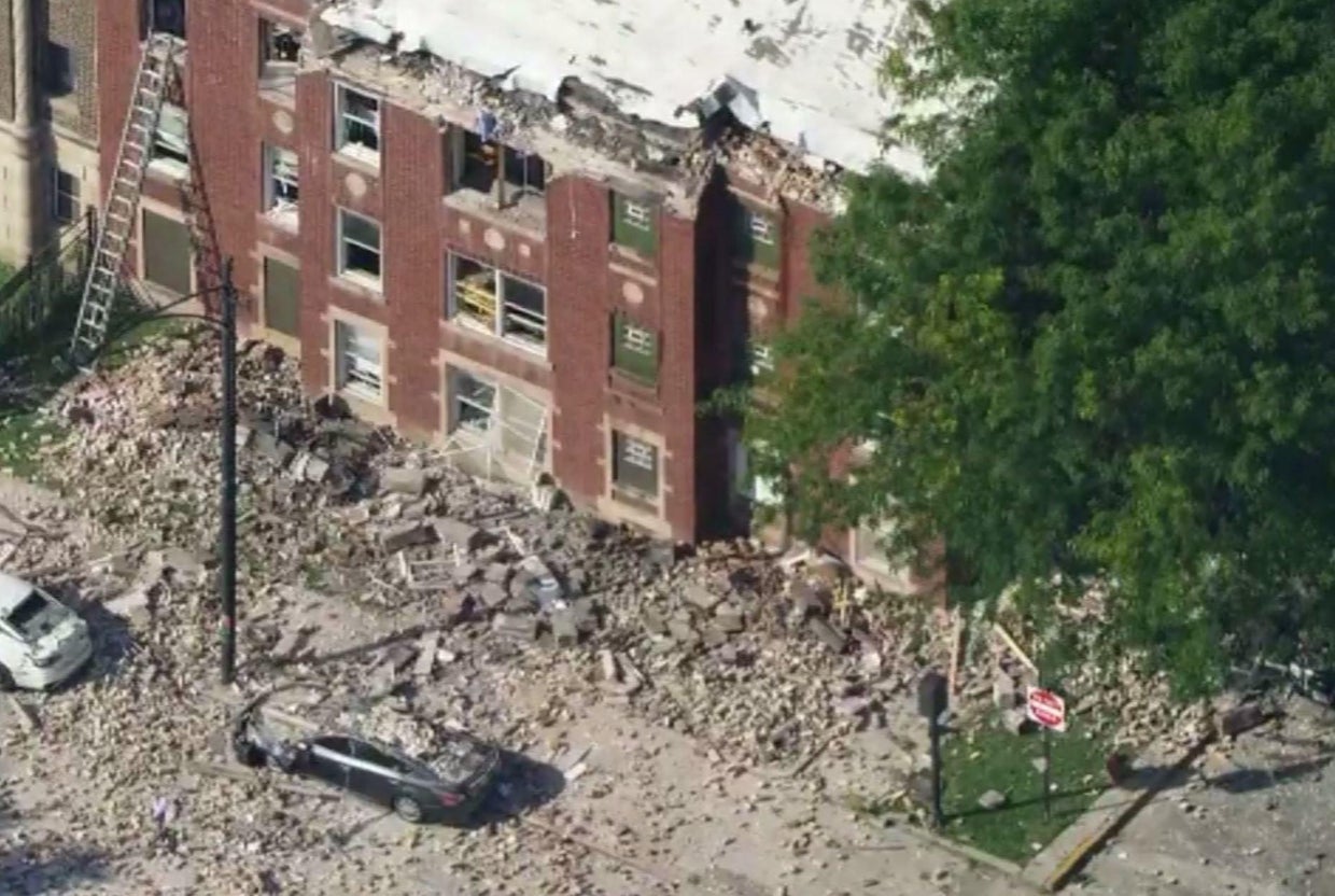 Eight people hurt in Chicago building collapse; "My bed shook almost ...