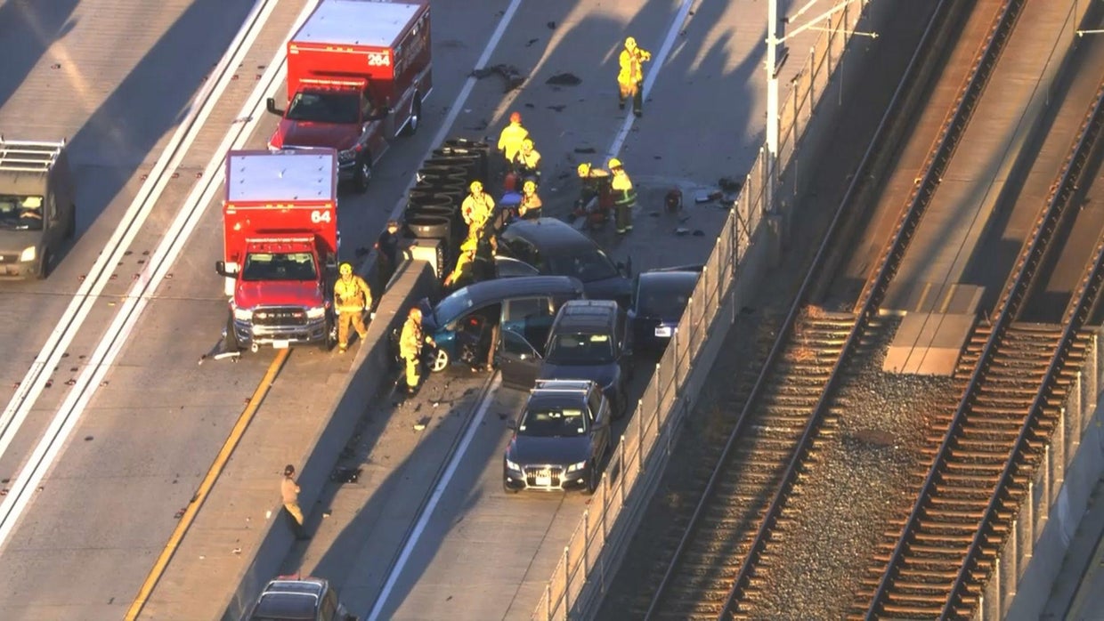 5-car crash on 105 Freeway leaves 1 person dead, another in critical ...