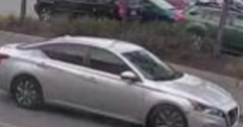 Police searching for 2 carjacking suspects that robbed 17-year-old boy ...